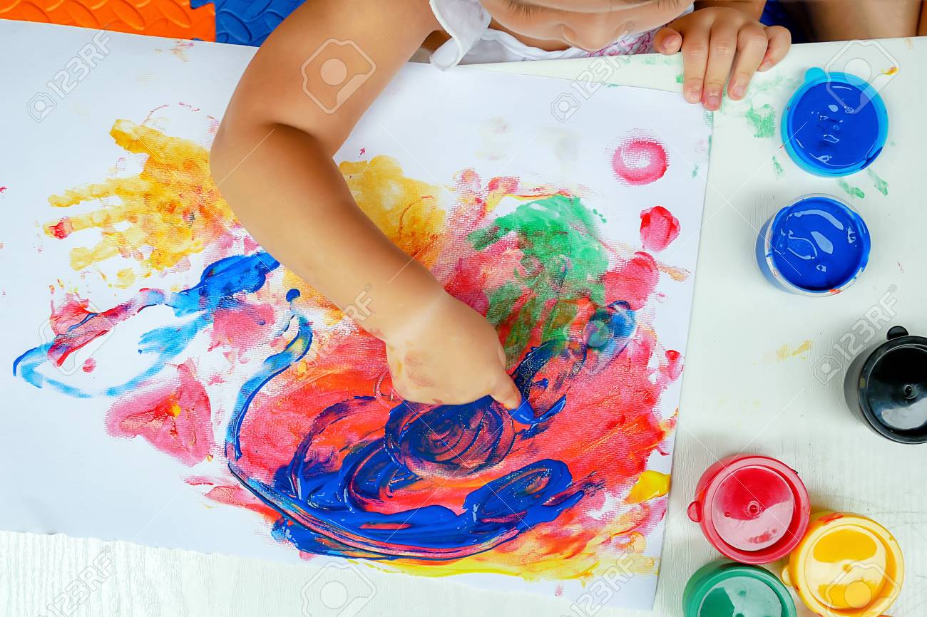 Qué enseña "Julieta y su caja de colores" sobre la creatividad infantil